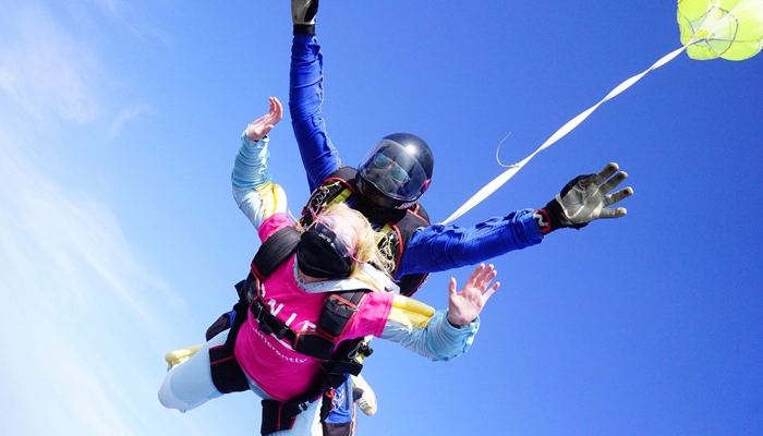 The main difference between indoor and outdoor skydiving - Skyline ...